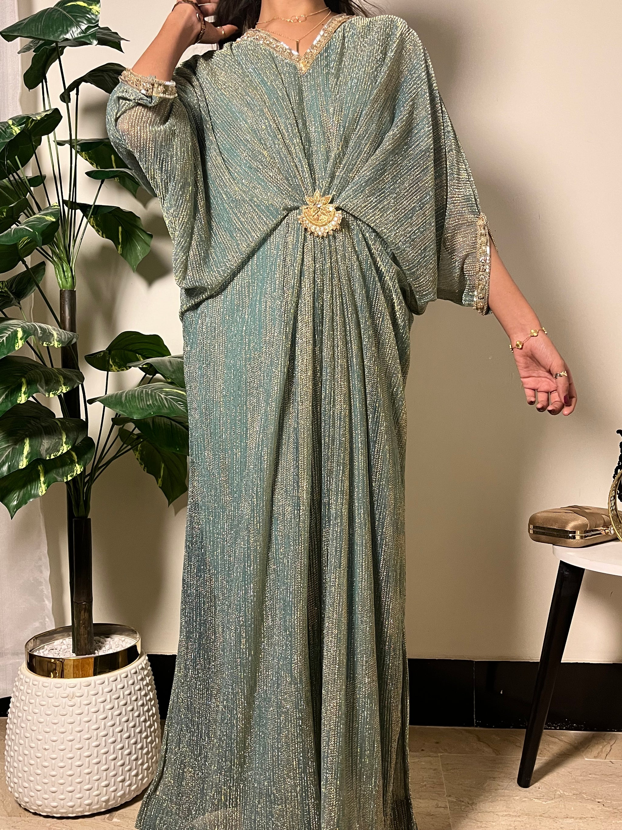 Cut-Dana Embroidered Green Moonlight Kaftan